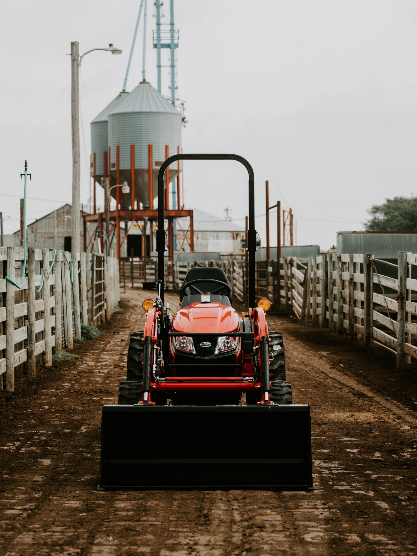 Zetor M25HP Hydrostatic Tractor and Loader – Zetor-Tractors