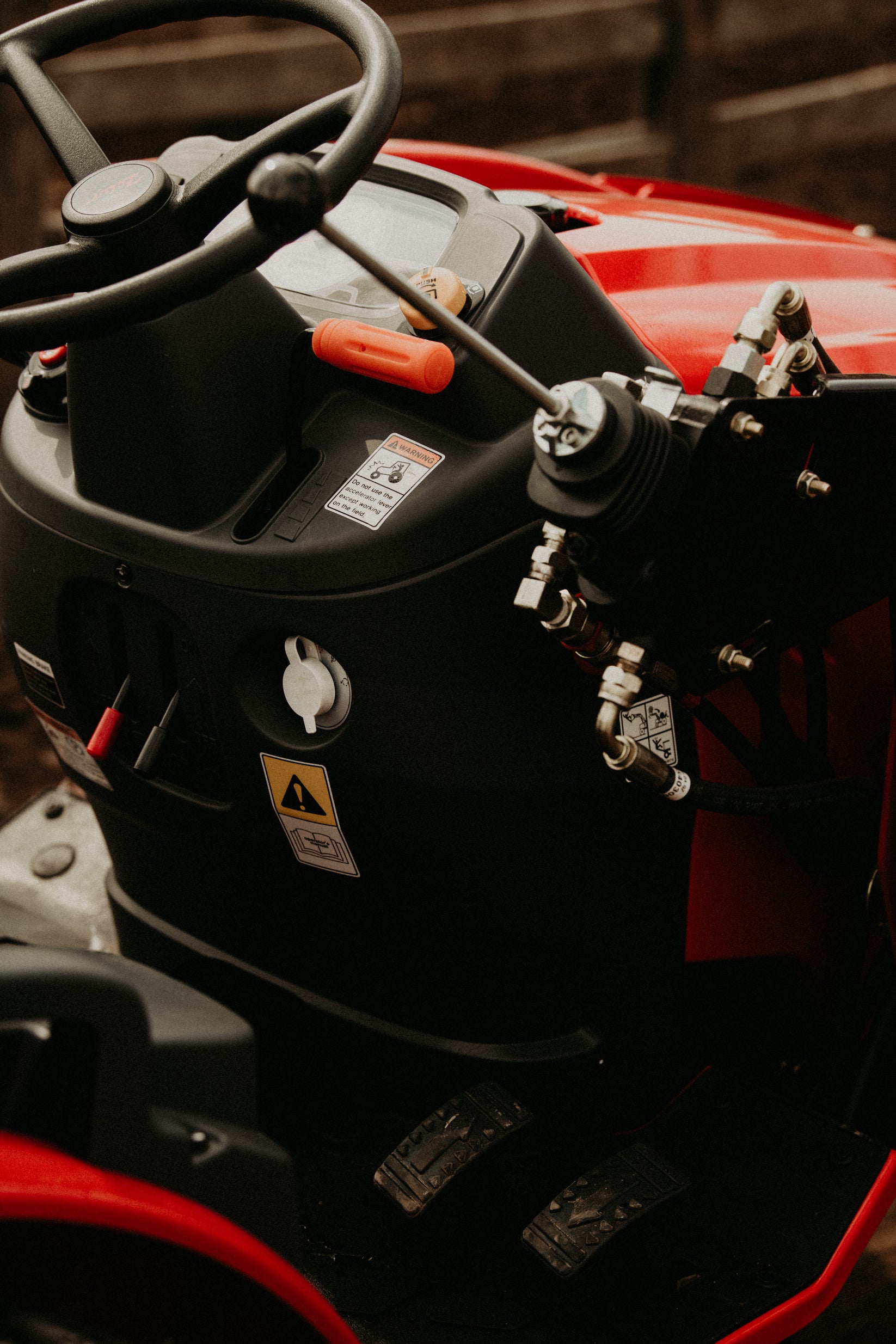 Zetor M25HP Hydrostatic Tractor and Loader – Zetor-Tractors